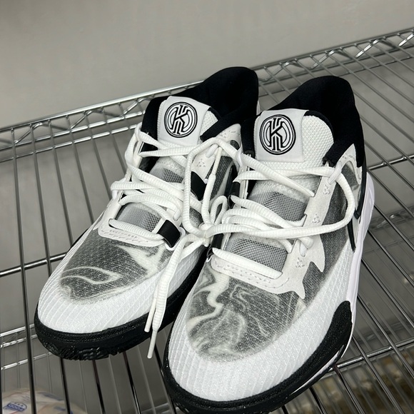 Nike | Shoes | Nwob Nike Kyrie 8 Unreleased Basketball Shoe Variuos ...